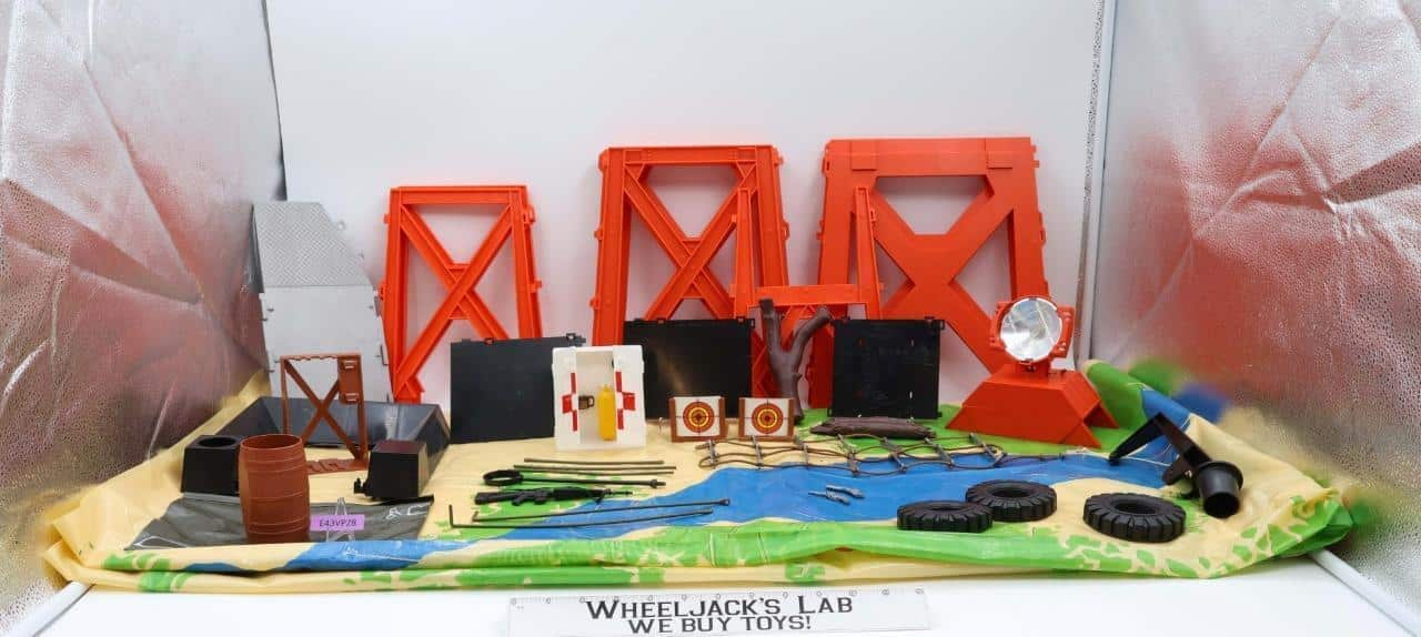 Adventure Team Training Center GI Joe 1972 Hasbro Playset - Wheeljack's Lab