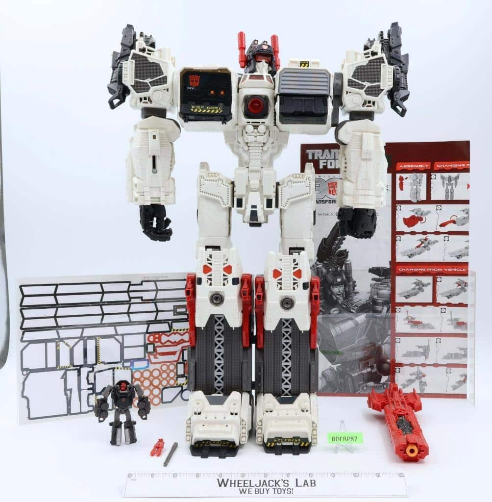 Metroplex 100% Complete Thrilling 30 Transformers Generations 2013 ...