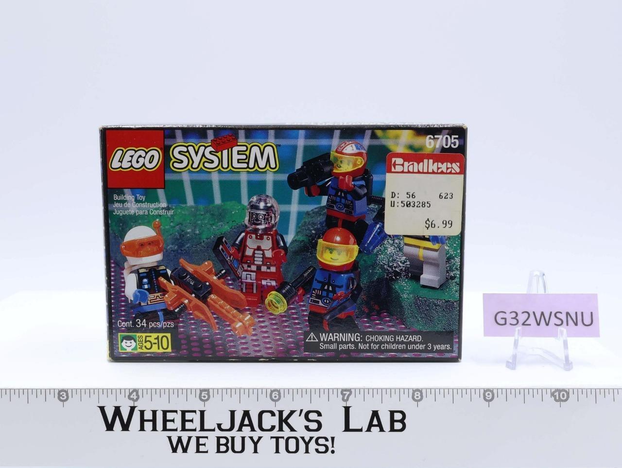 #6705 Space Exploreres Lego 1995 Unitron Mini-Figure Set - Wheeljack's Lab