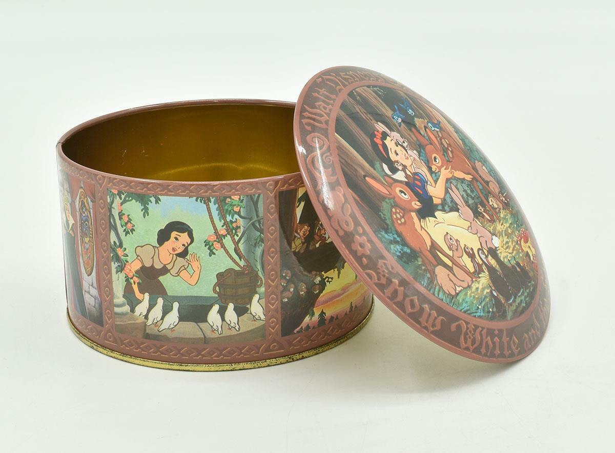 Metal Candy Tin Snow White and the 7 Dwarfs Disney World 13oz Container ...