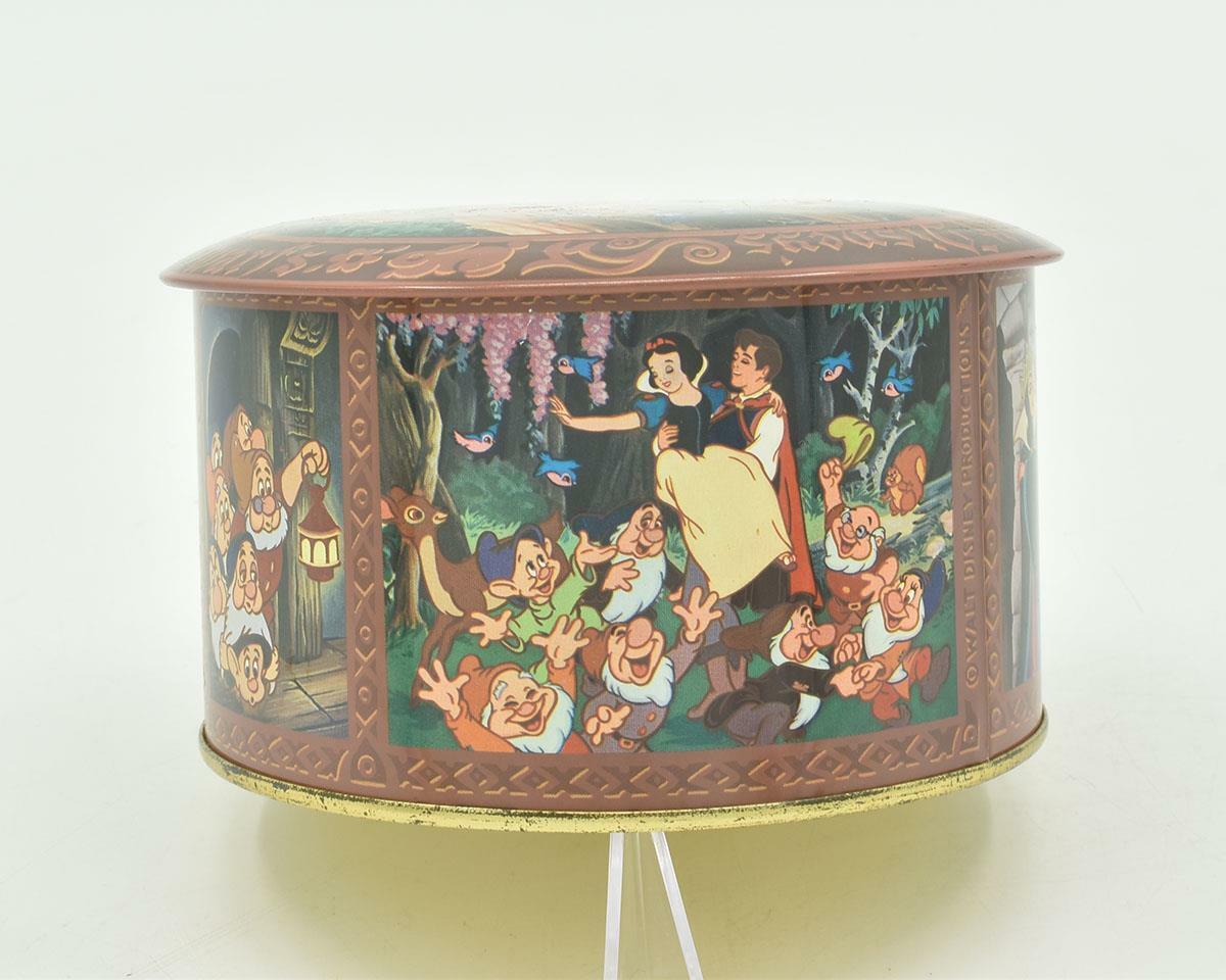 Metal Candy Tin Snow White and the 7 Dwarfs Disney World 13oz Container ...