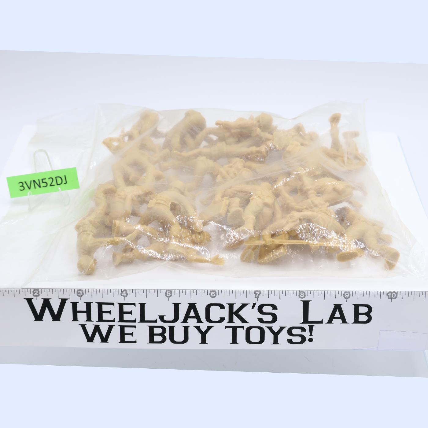 Lot of 25 NEW US ARMY Infantrymen Tan Toy Soldiers Men 1/32 Scale ...