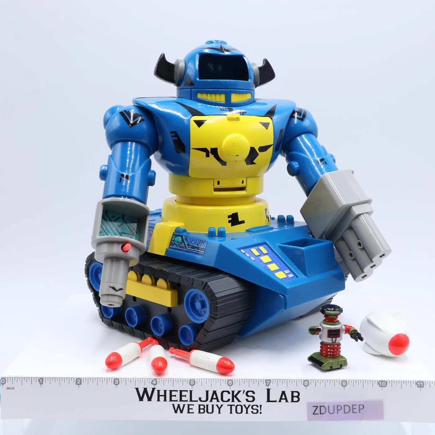 Ultimate Warrior 100% Complete Micro Machines Z-Bots 1992 Galoob Action Figure - Wheeljack's Lab