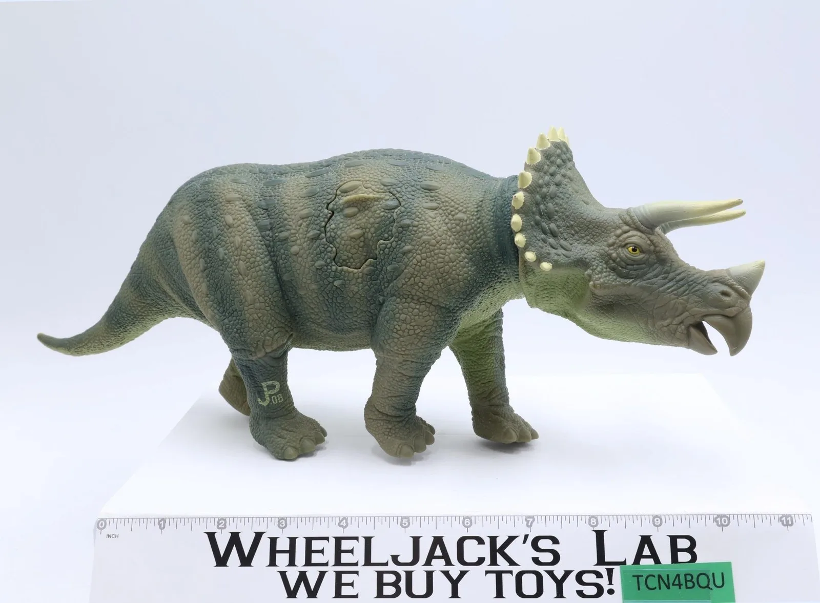 Triceratops JP08 W/ Damage Wound Piece Jurassic Park 1993 Kenner Figure - Wheeljack's Lab